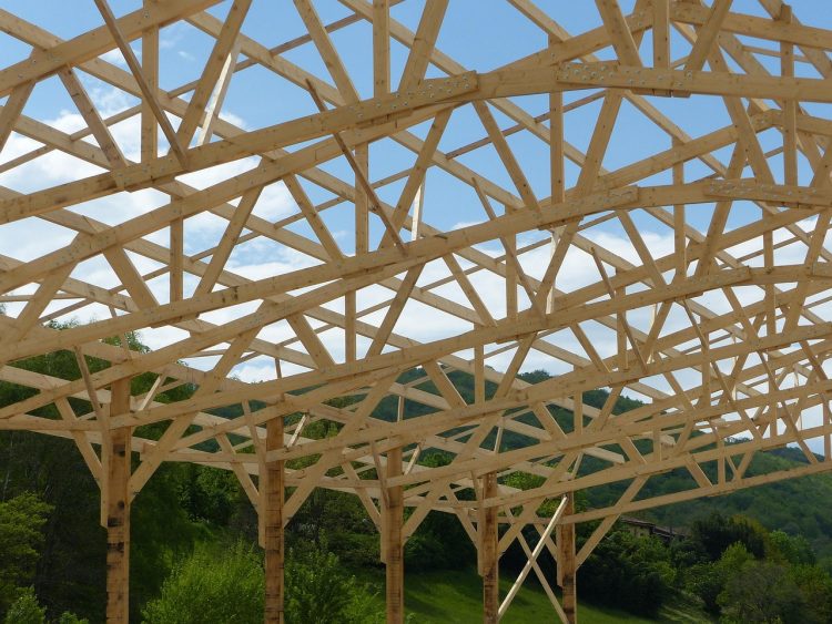 La pose d’un chevron de toiture